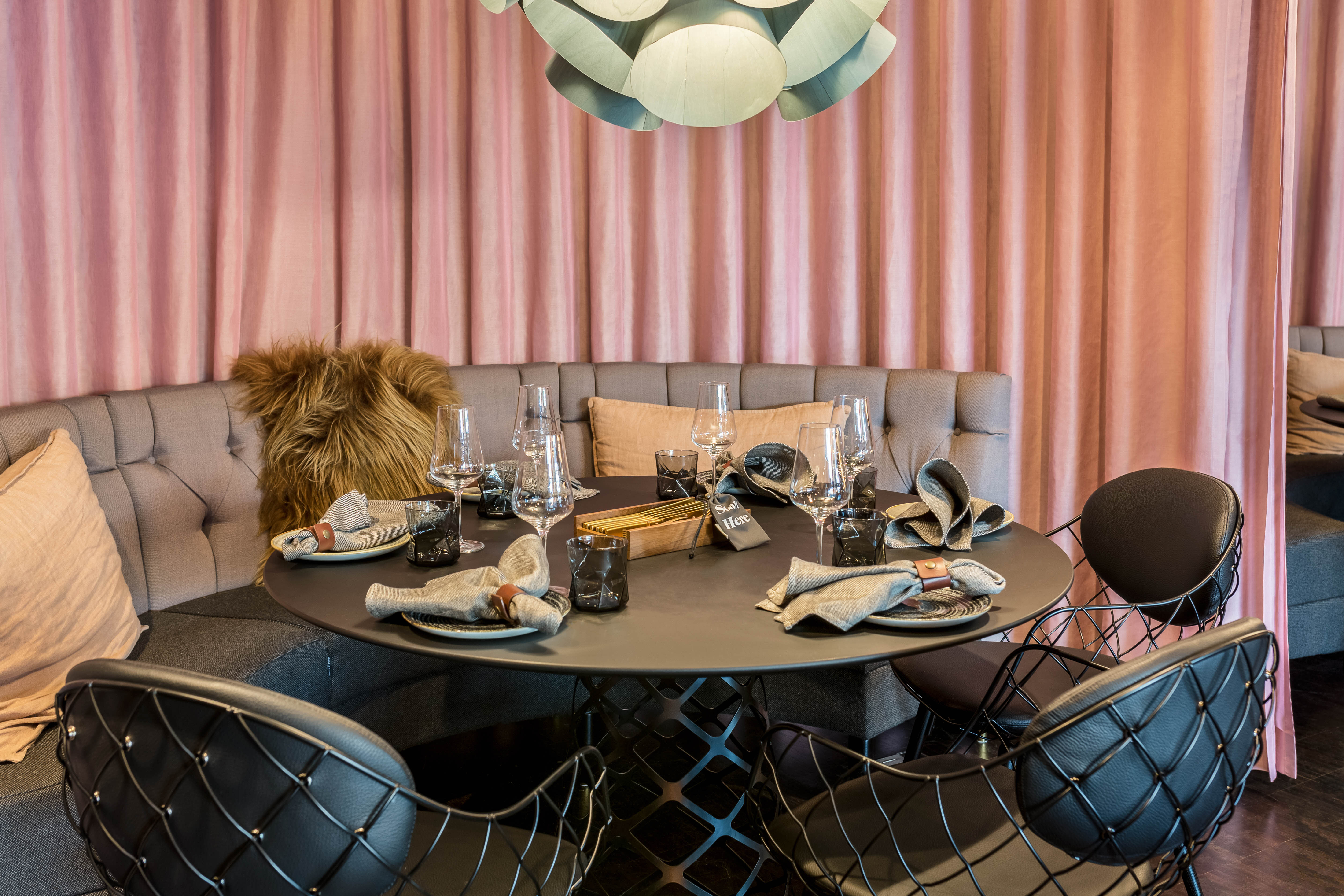 Explore Restaurant Más at Scandic Simonkenttä in Helsinki