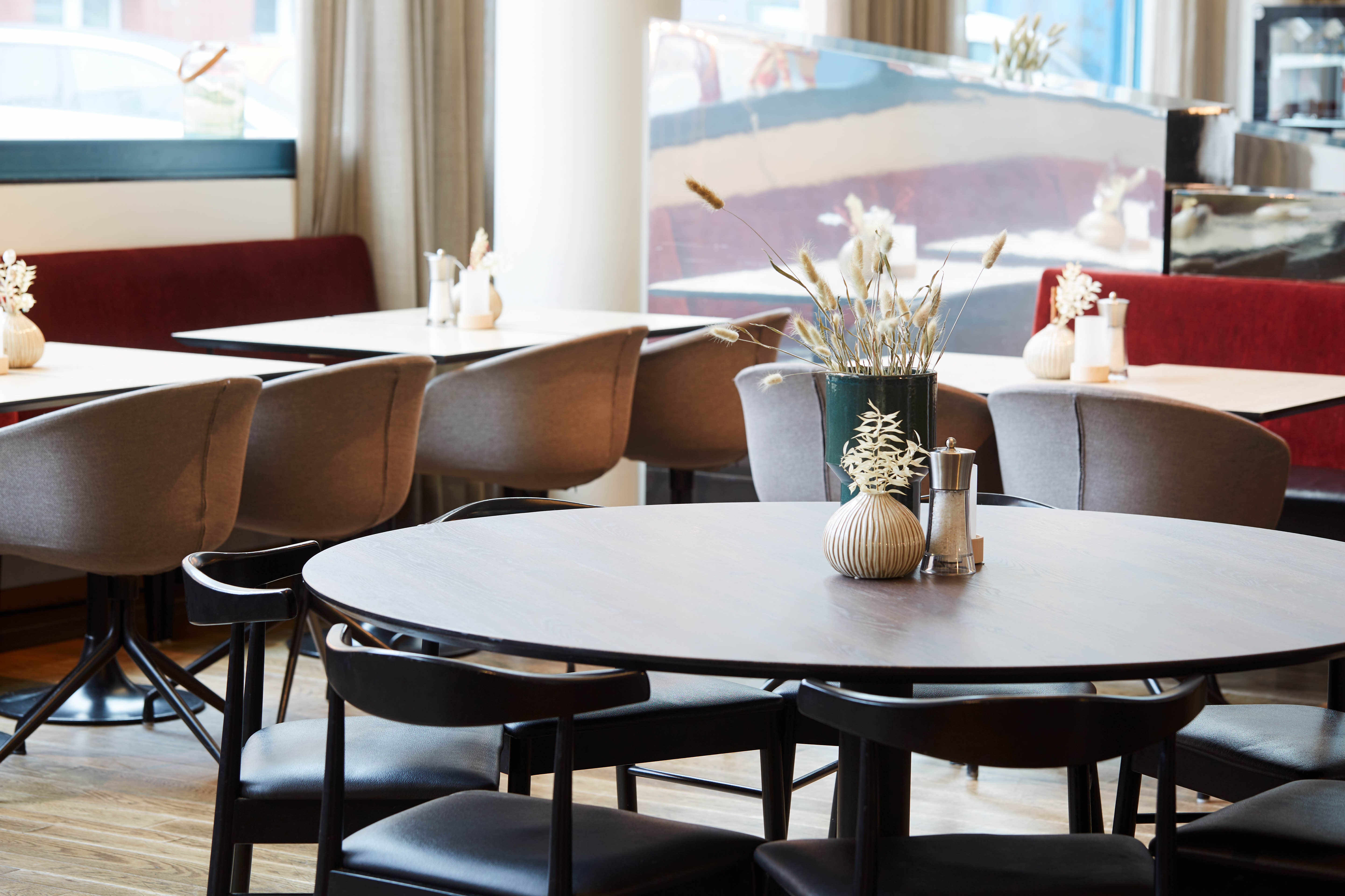 Entdecken Sie das H²O Restaurant im Scandic Hamburg Emporio